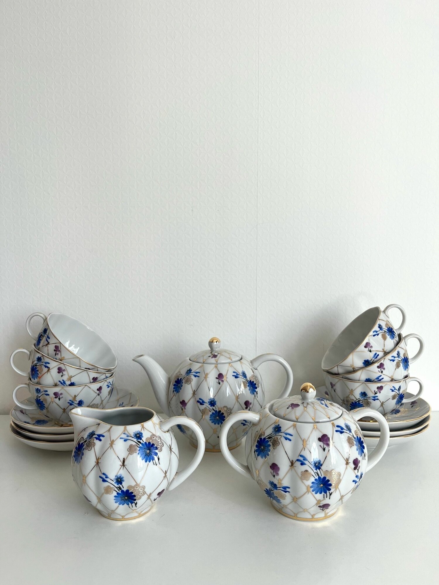 Чайный сервиз на 6 персоны "Золотая сетка. Васильки" 15 предметов. СССР.