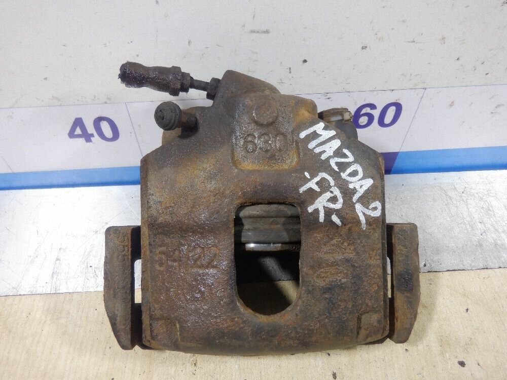 Суппорт передний правый Mazda 2