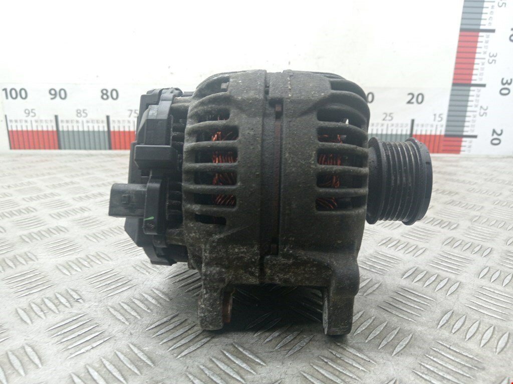 Генератор Volkswagen Golf 5 06F903023FX арт. 2242144