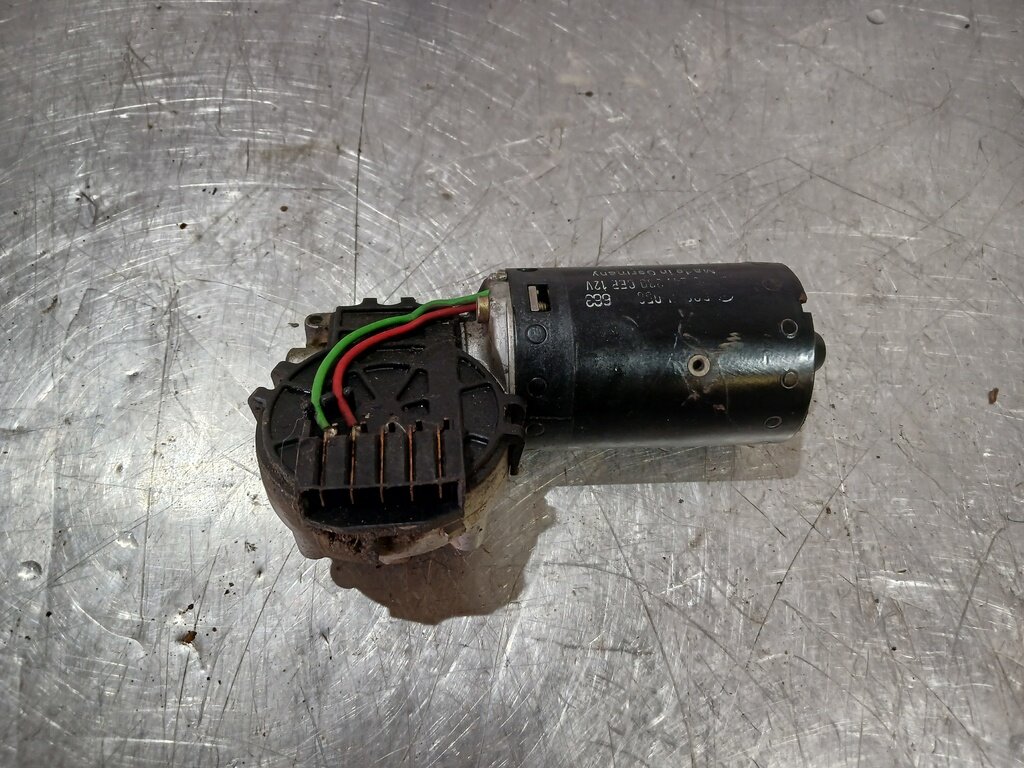 Моторчик стеклоочистителя передний Audi A6 (C4) 1994-1997