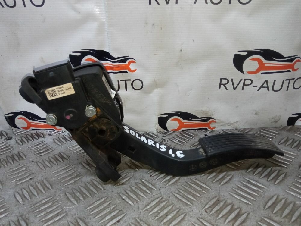 Педаль газа Hyundai Solaris 1 2010-2017 327001J600