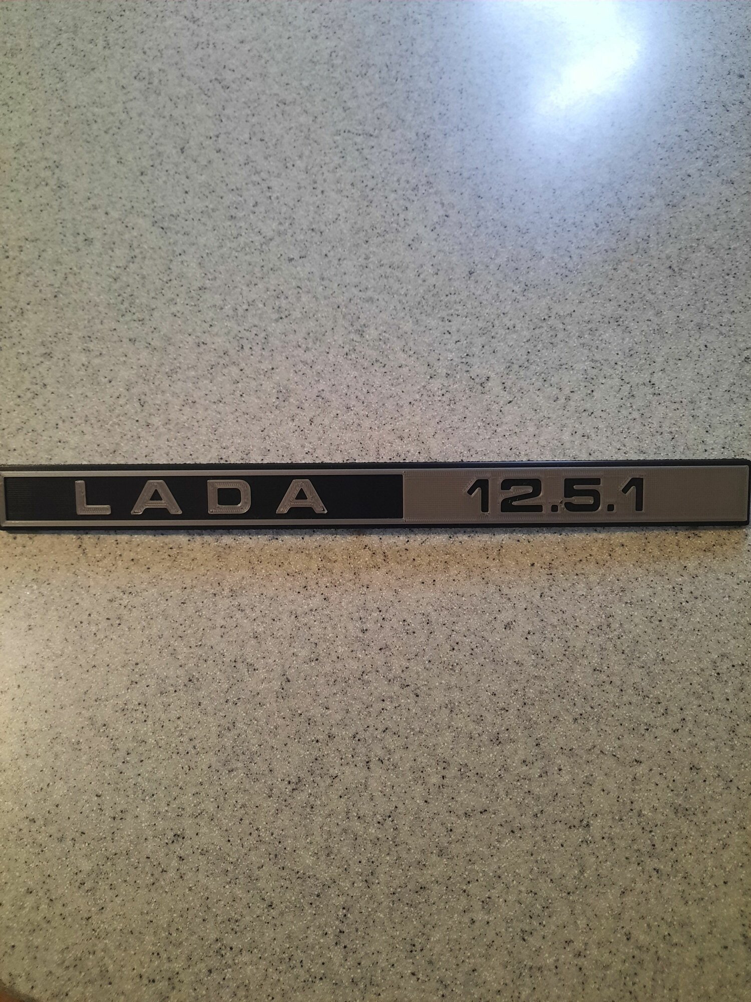 Шильдик - орнамент на крышку багажника ВАЗ