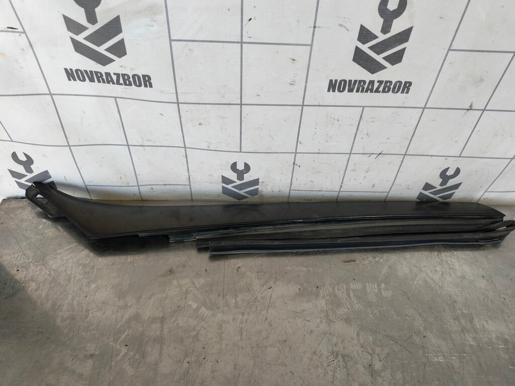 Молдинг лобового стекла Ford Transit 06-13