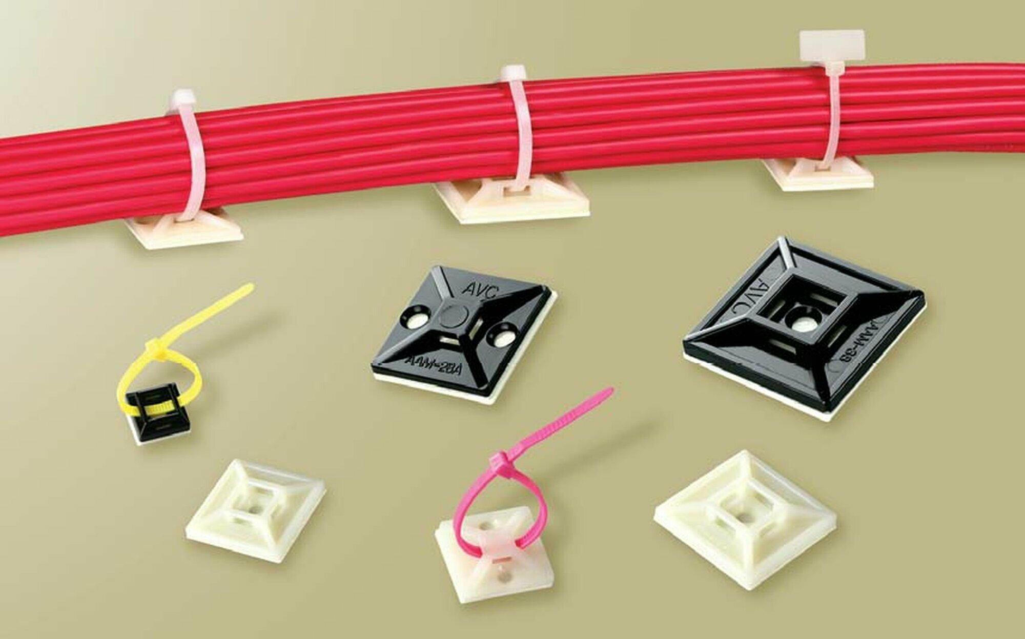 AAM-13 самоклеющиеся площадки 13х13 мм 3М для кабельных стяжек, AVC, белые, 100 штук.