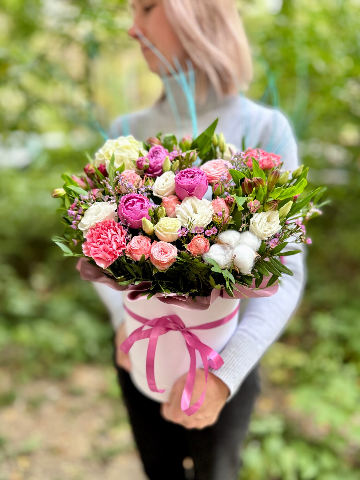 Композиция ОкЦветОк "Ассорти в коробке", 9 цветов, 35см, авторская, круглая, в коробке