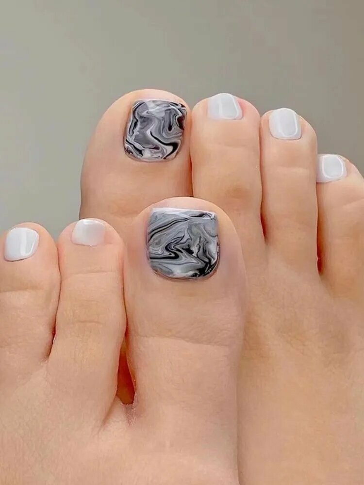 24 штуки черно-белой туши для короткого педикюра