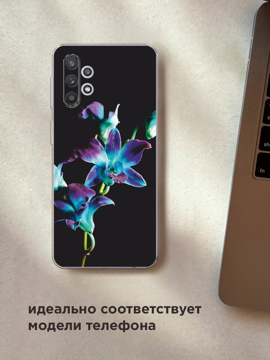 Чехол на Samsung Galaxy A32 / Самсунг Галакси А32 с принтом "Синий цветок на черном" — фото 1