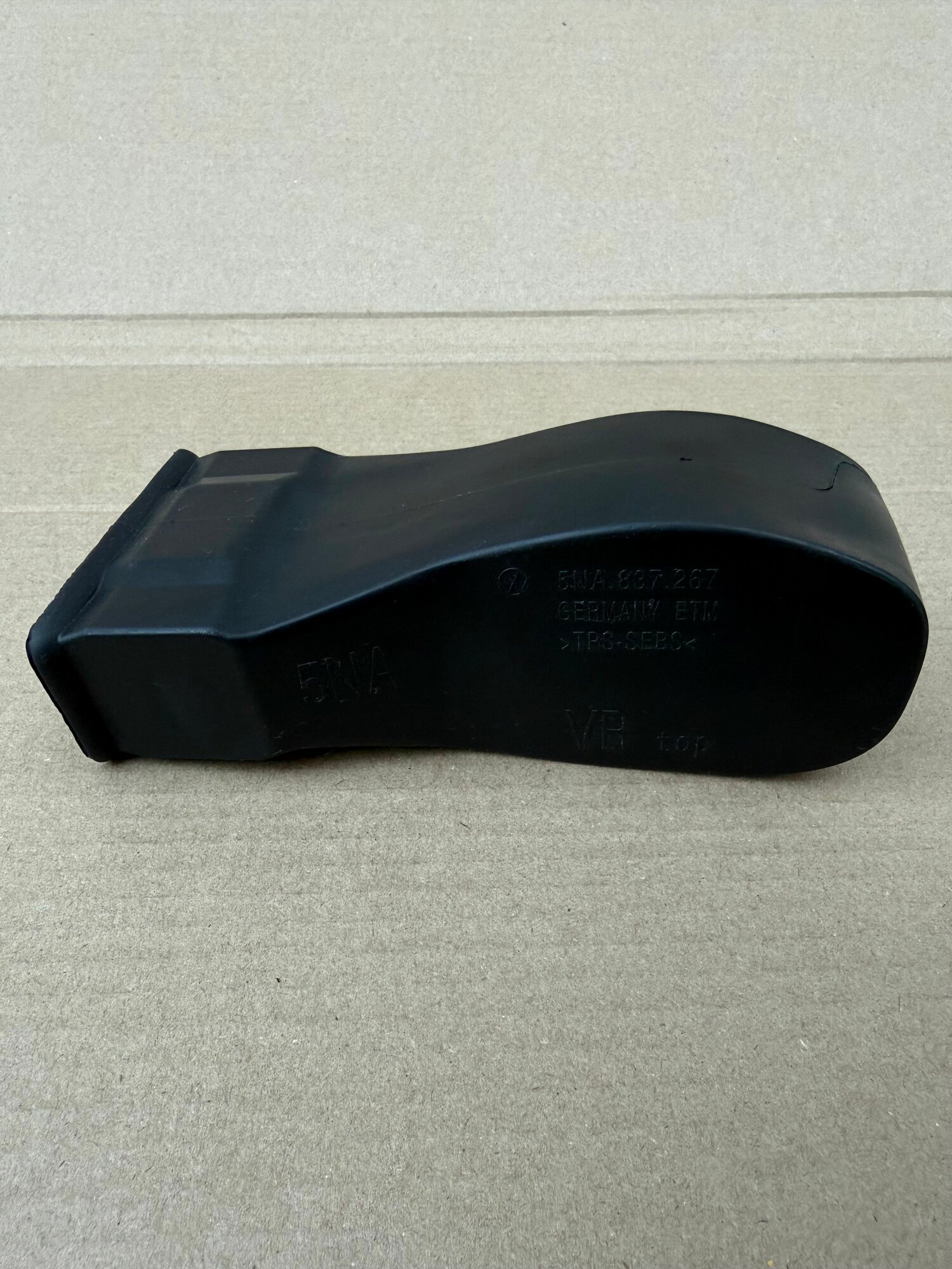 57A839267 Резиновый кожух ограничителя двери VAG для Volkswagen Taos