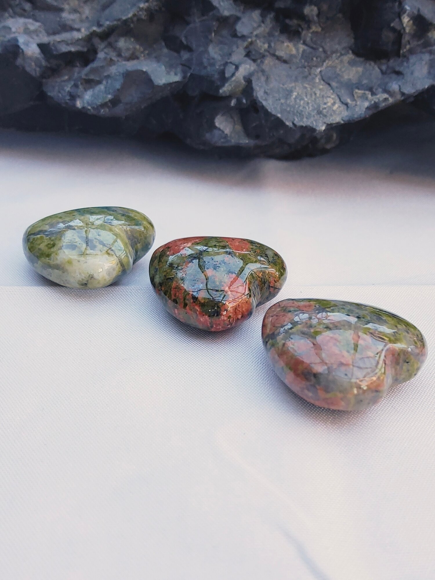 Фигурка сердце натуральный камень Унакит 25 на 25 мм