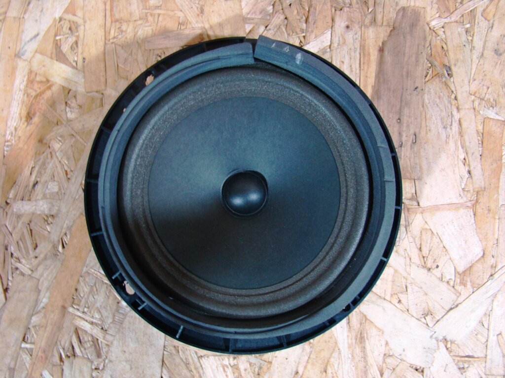 Hyundai i30 Динамик 963302R000