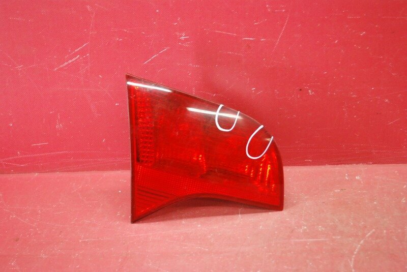Фонарь внутренний задний левый Audi A4 B7 8E9945093