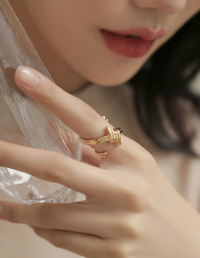 Кольцо переплетенное