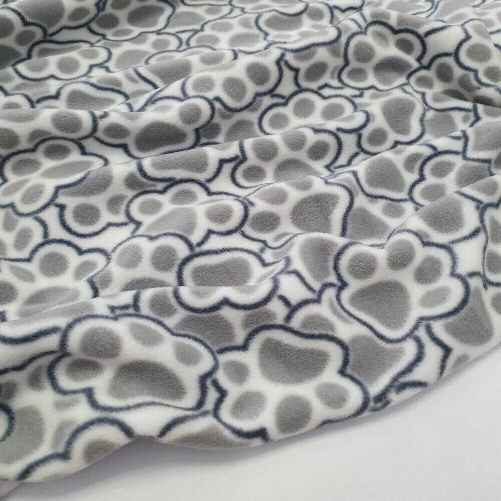 Ткань флис антипиллинг, цифровая печать, принт лапки на сером, 150см*175см