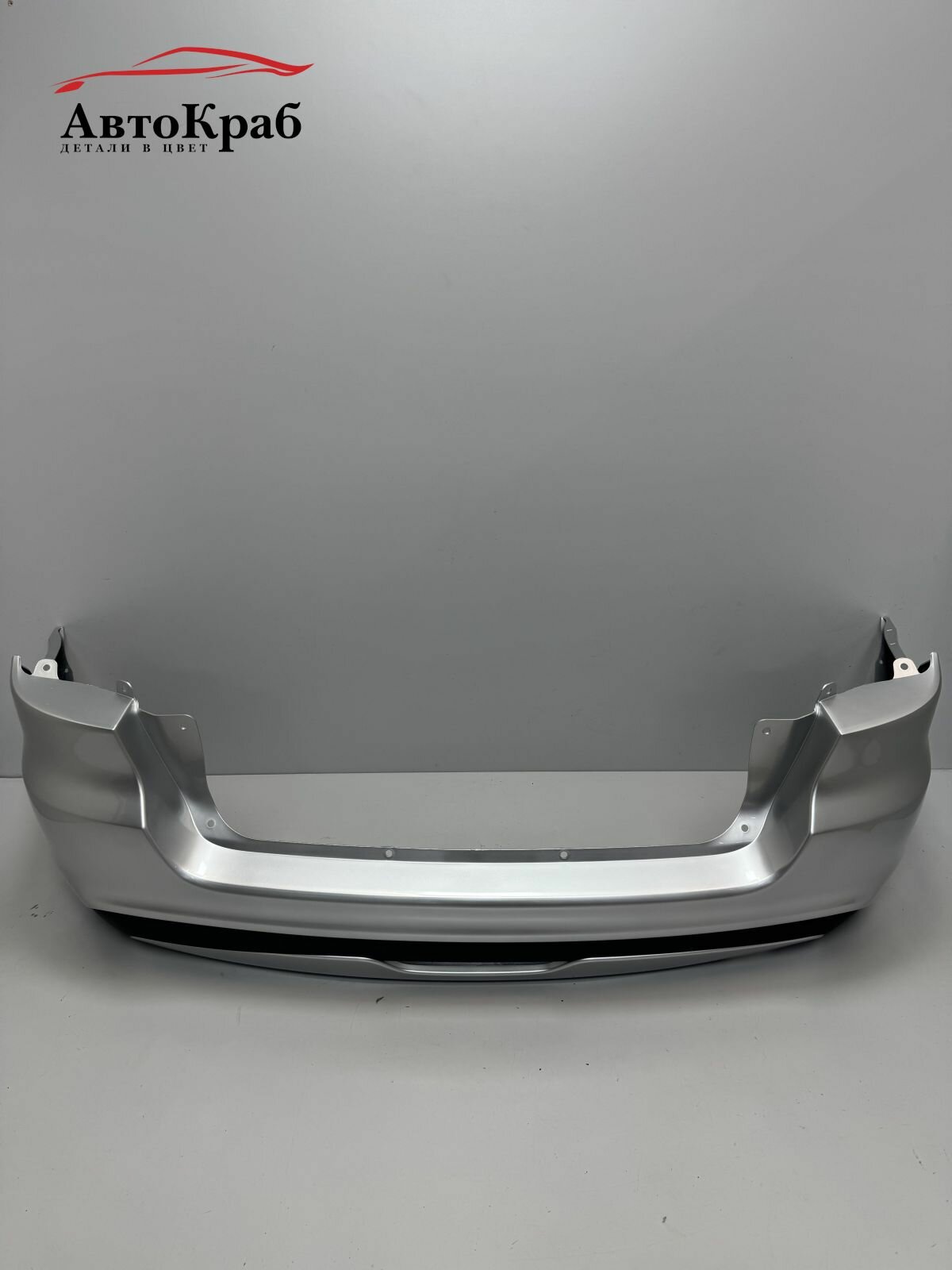 Бампер задний с накладкой в цвет для Лада Гранта лифтбек, рестайлинг 2022 - 2025 г. 691 - платина, серебристый