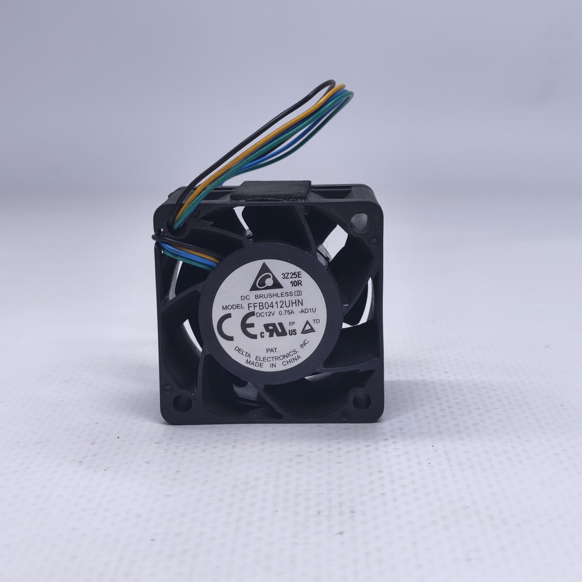 Delta Electronics FFB0412UHN / Вентилятор серверный 3Z25E10R