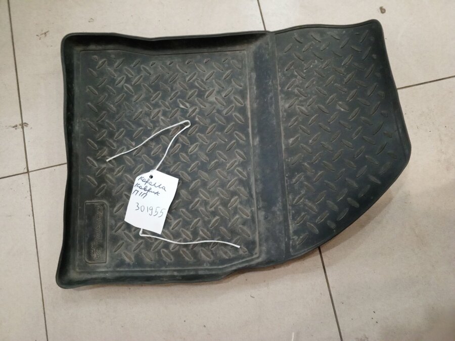 Коврик салона передний правый от Toyota Corolla E150 2006-2013