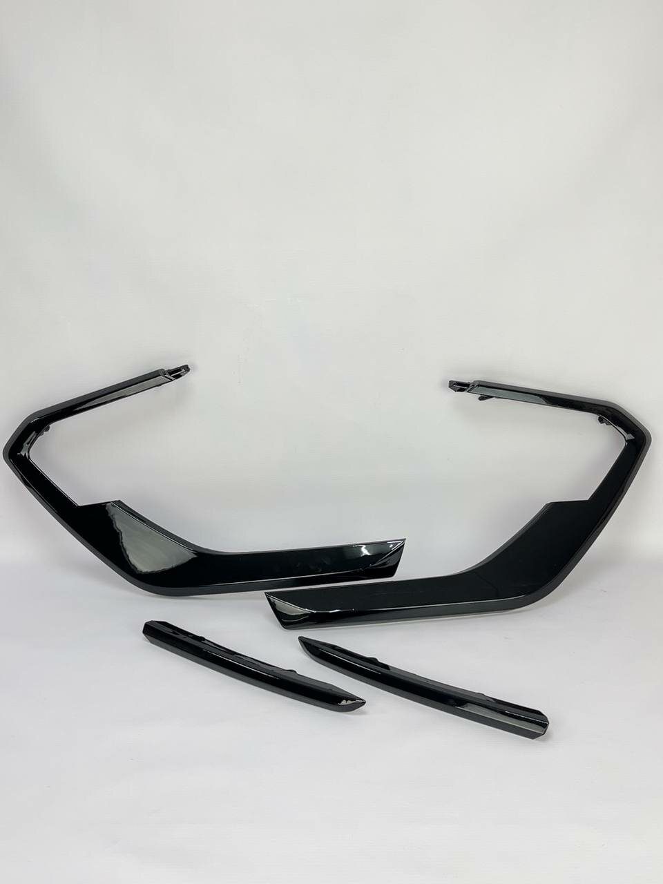 Комплект молдингов на передний бампер (4 детали) черный глянец Для Веста NG Стиль X-line