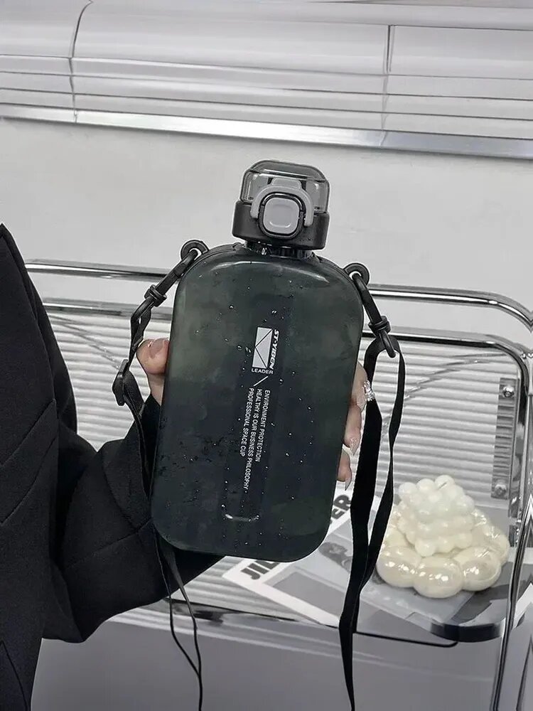 Фляга 750 мл, темно-серый, ABS пластик, высота 21 см, вес 190 г, Китай