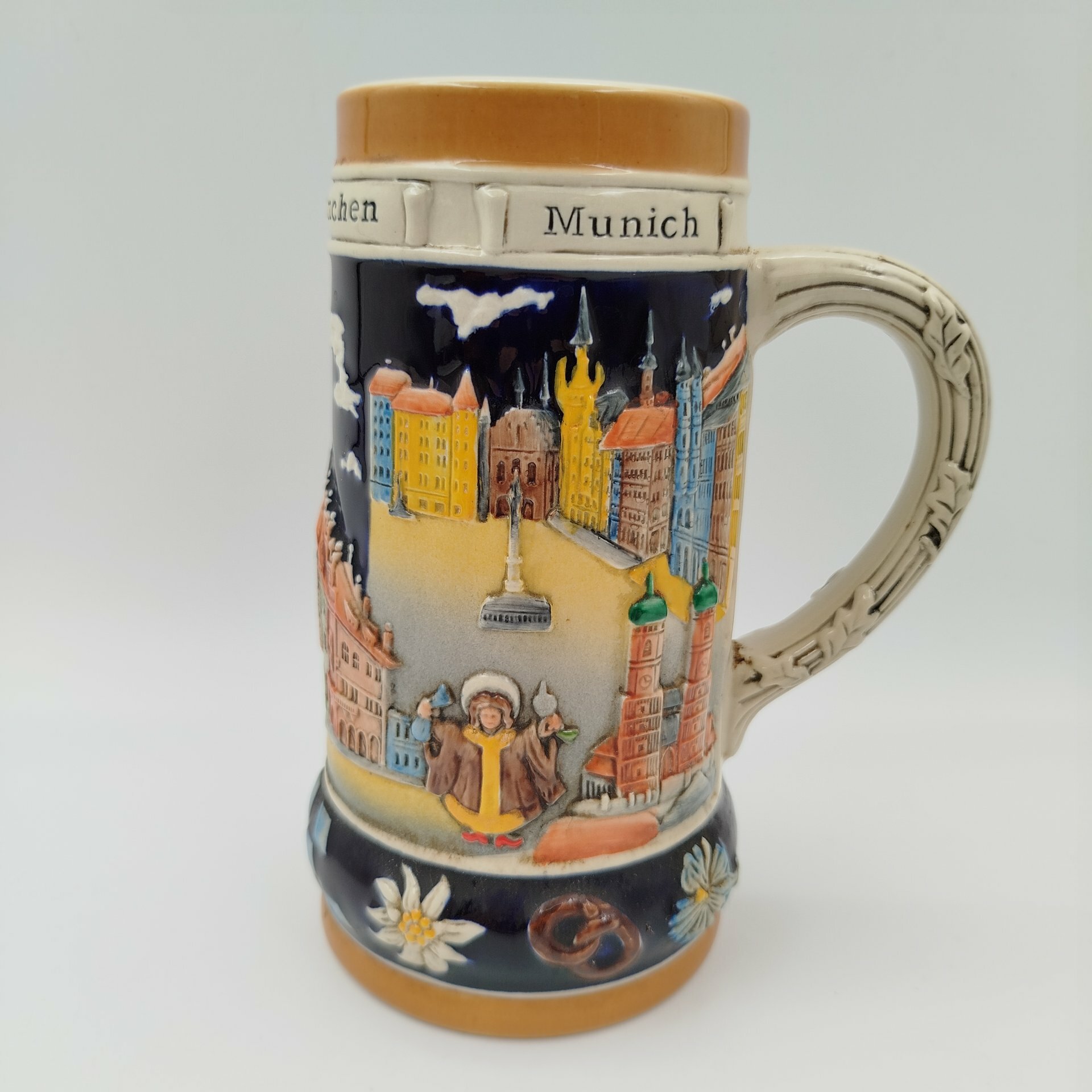 Кружка пивная с рельефным декором "Мюнхен", керамика, роспись, Gerzit Gerz, Германия