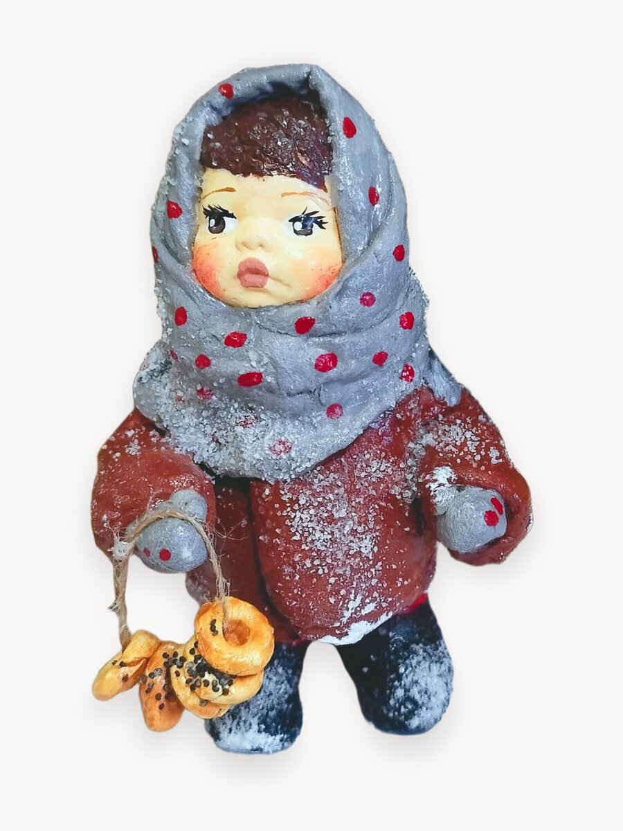 Ватная елочная игрушка - девочка с баранками