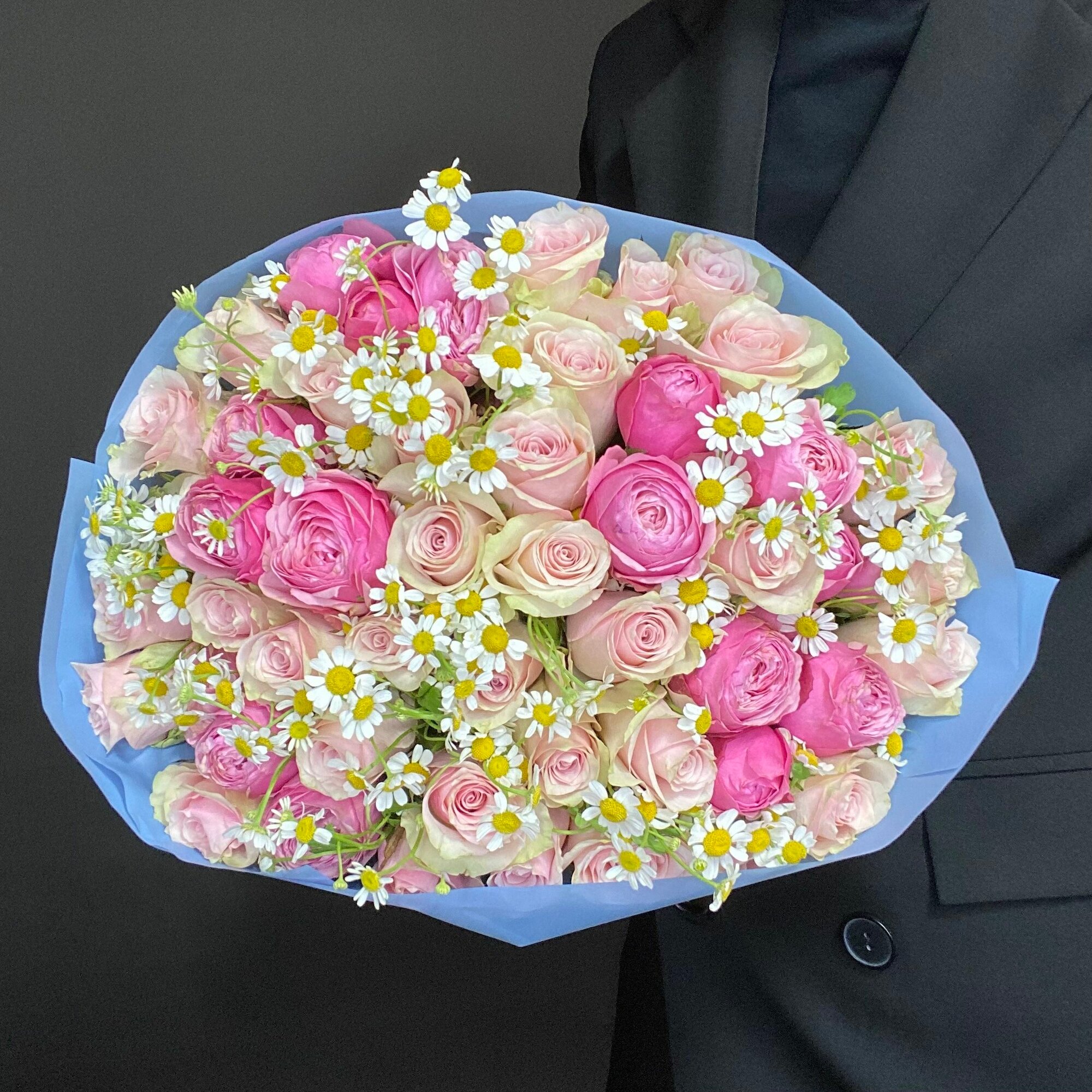 Букет нежный (розы кения 35 шт, танацетум 10 шт, пионовидные розы 5 шт)