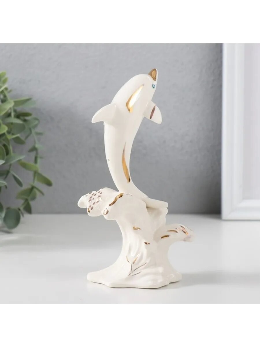 Очаровательный керамический сувенир с дельфином