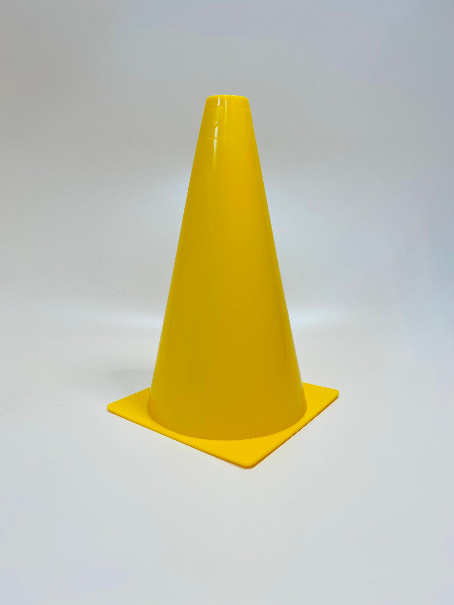 Конусы спортивные разметочные (набор 5 шт.) высота конуса 22 см. основание 12,5х12,5 см./спортивный инвентарь/