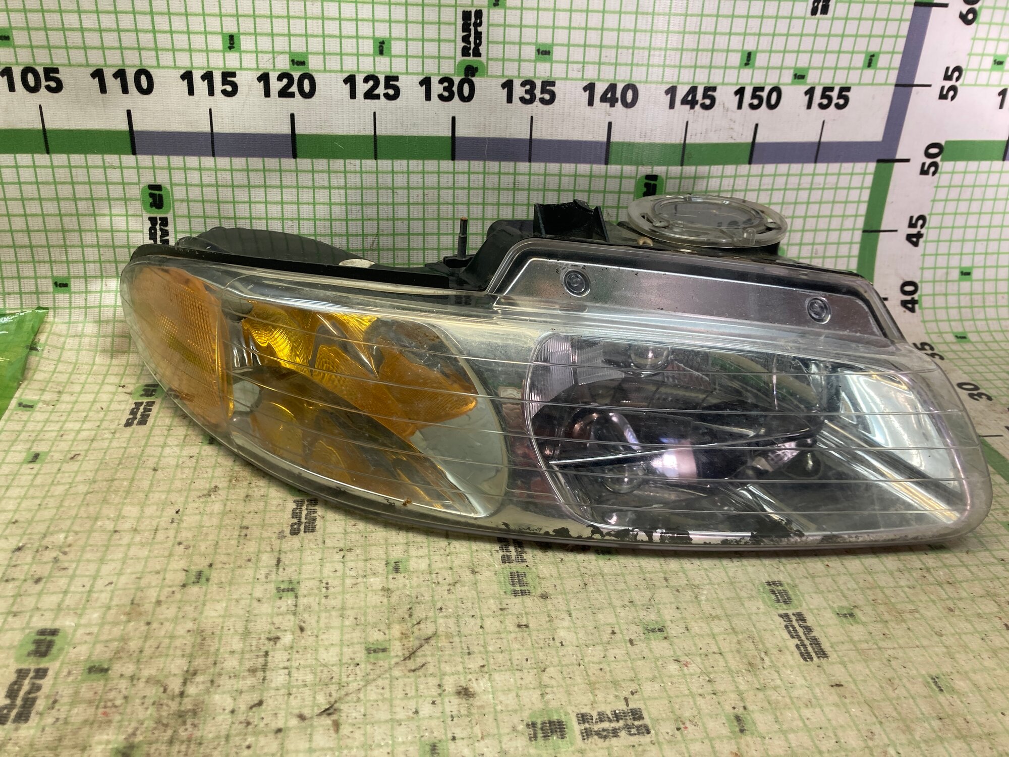 Фара правая Chrysler Voyager, Dodge Caravan