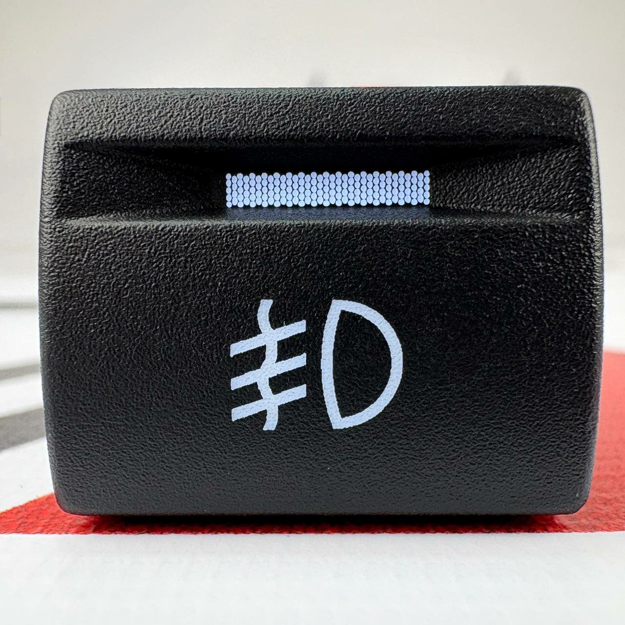 Пересвеченная кнопка передних противотуманных фар цвет Белый-Белый Лада Приора