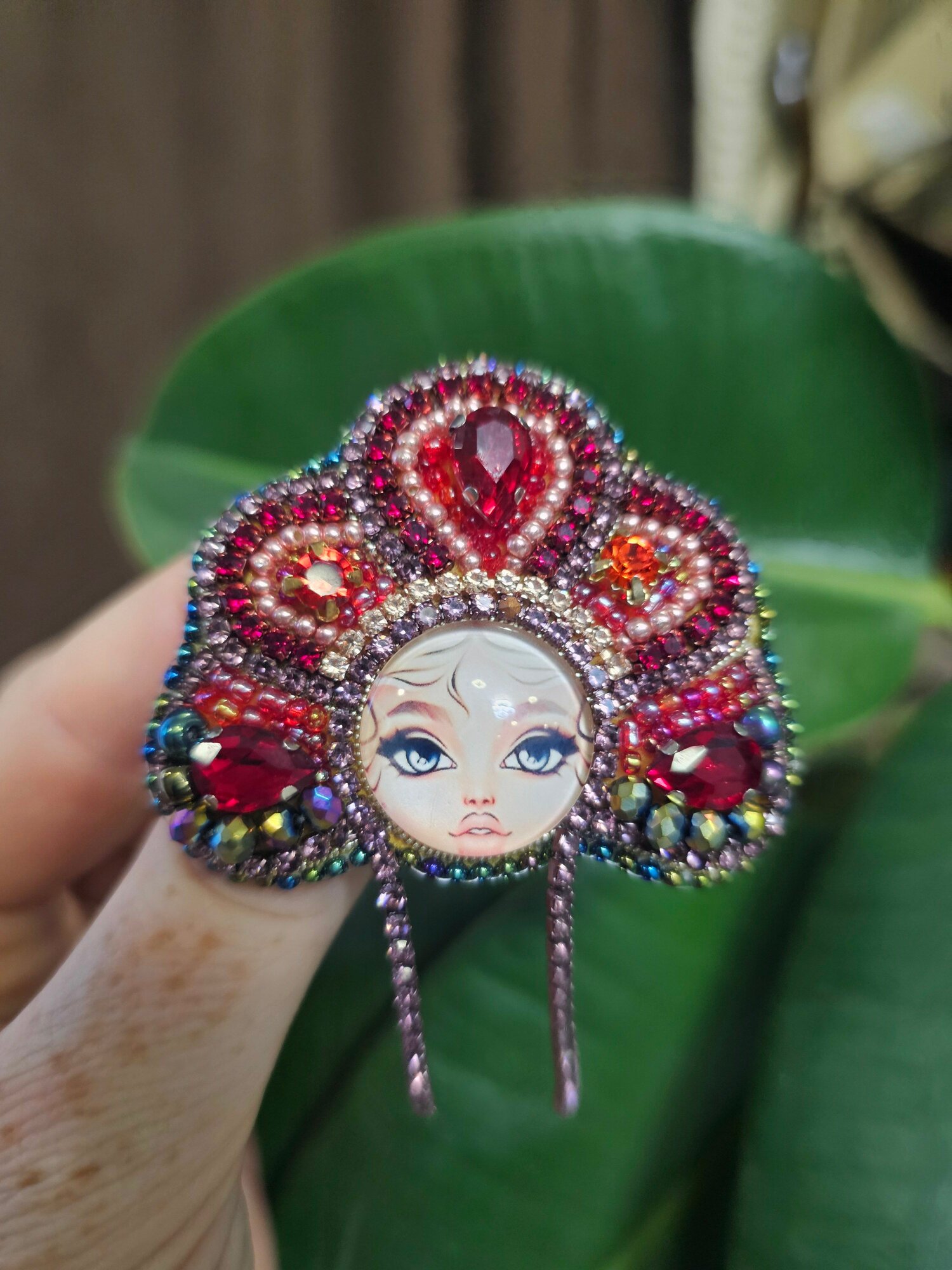 Брошь, стразы