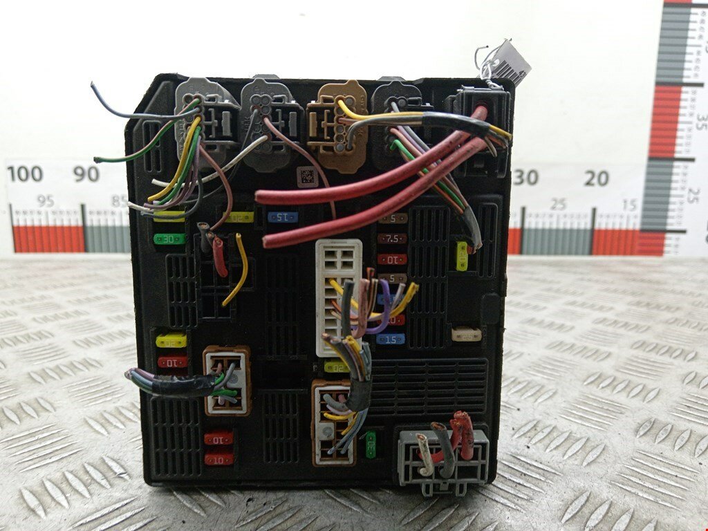 Блок предохранителей Renault Scenic 3 252360003R арт. 2242262