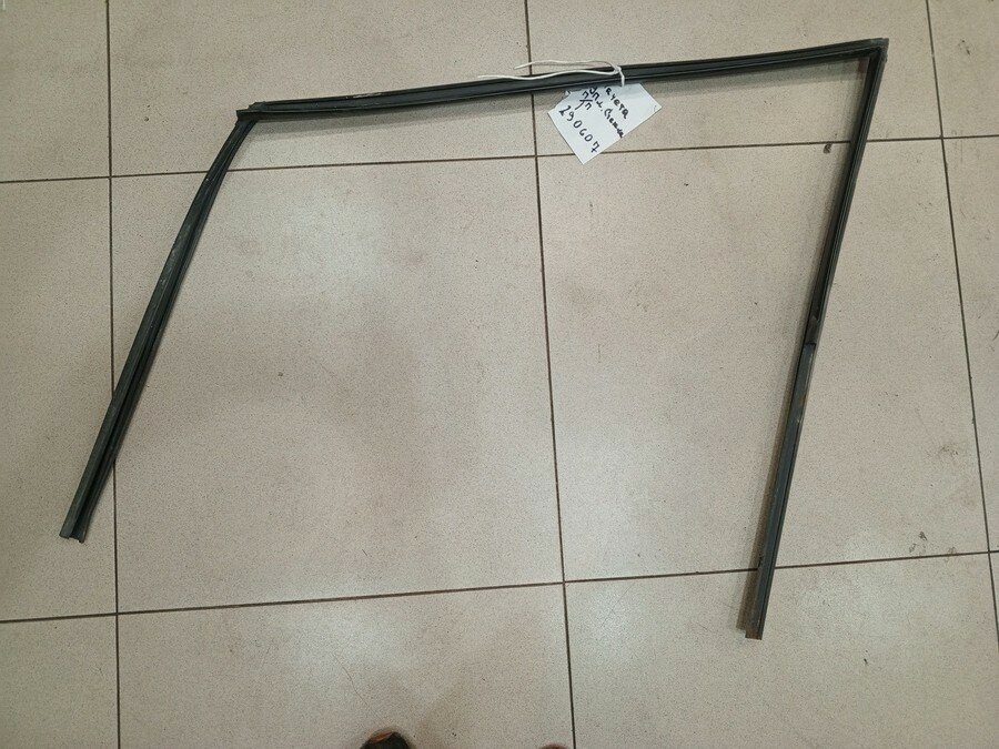 Уплотнитель стекла двери передней правой от Chevrolet Lacetti J200 2003-2013