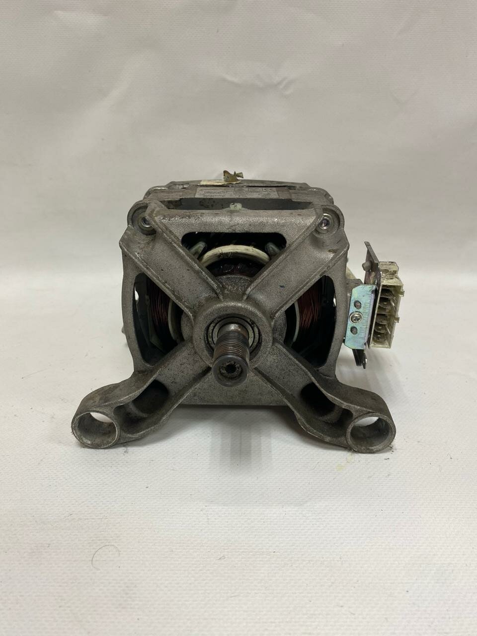 203.2 Мотор коллекторный (HXGP2I.01) для стиральной машины ARISTON INDESIT 16002002700 Б/У