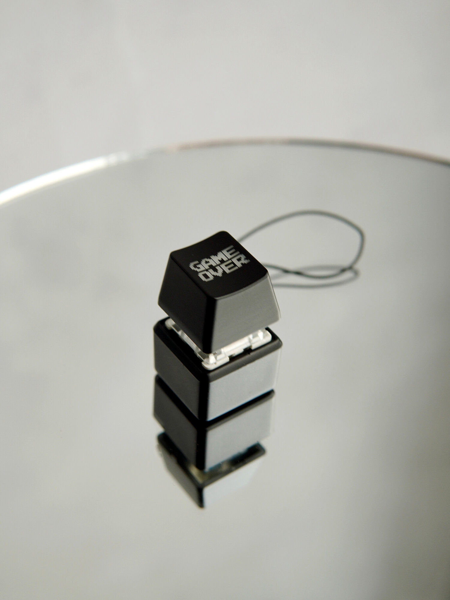 Брелок-кликер GAME OVER | Механическая клавиша | RGB-подсветка | Антистресс для геймеров