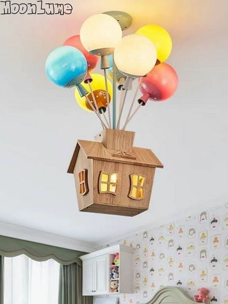 Креативный потолочный светильник из воздушных шаров