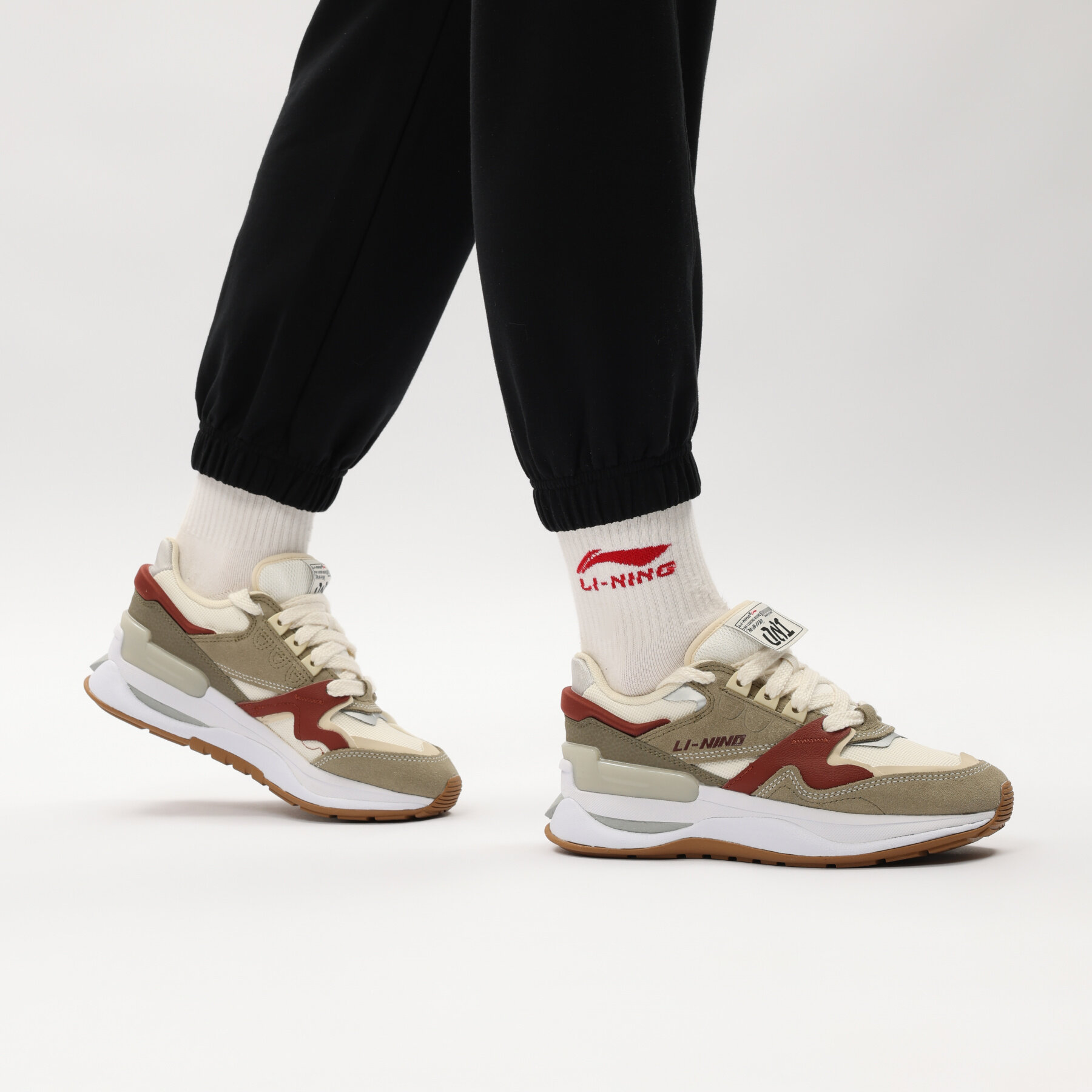 Кроссовки moment v2