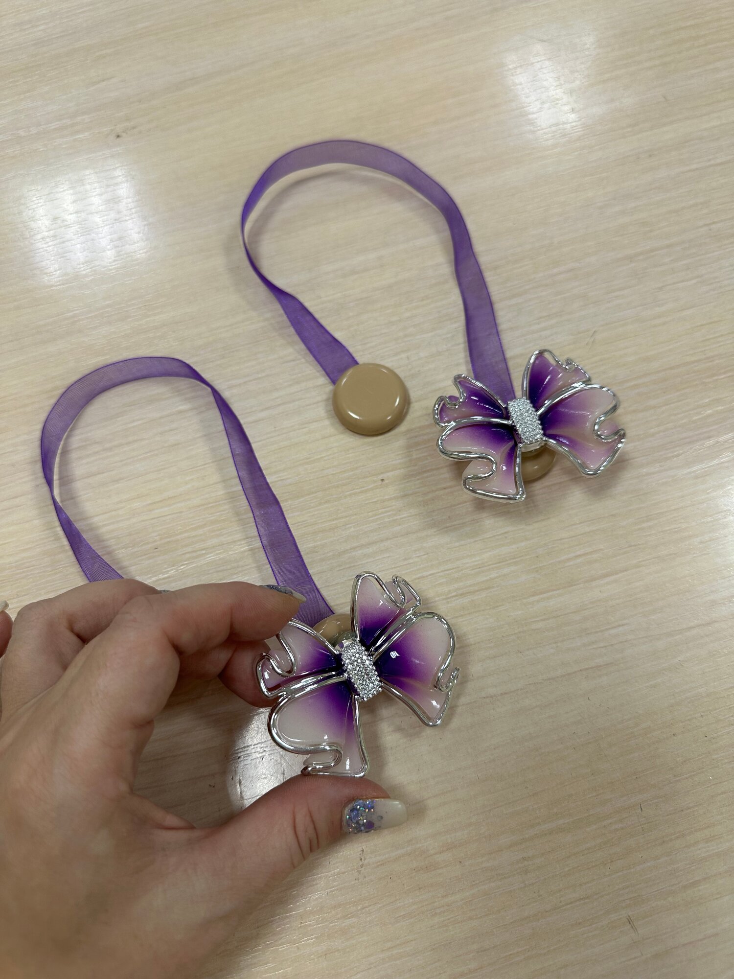 Подхват магнитный бантик сиреневый 1 шт