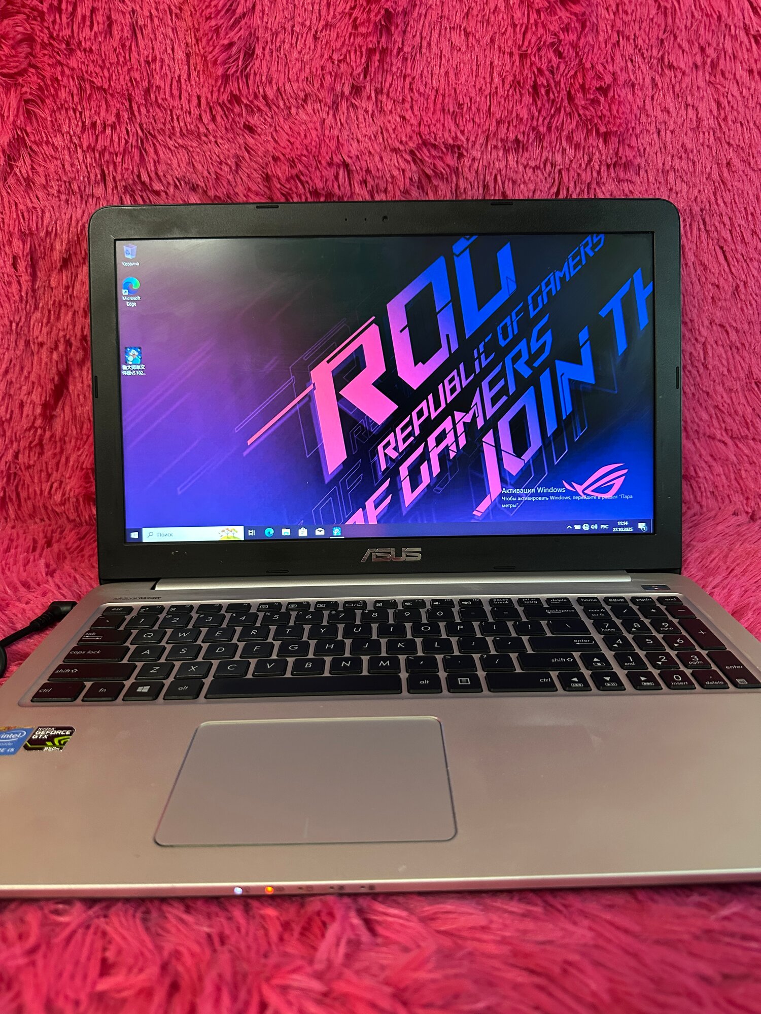 Asus V505L i5 5200u GTX 950M 8gb ram 256 ssd