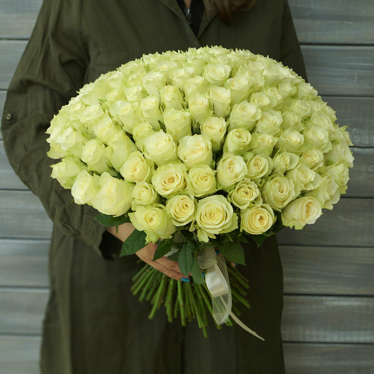 Монобукет Букет Маркет, белые розы, Кения, 75 шт, 40см, лента