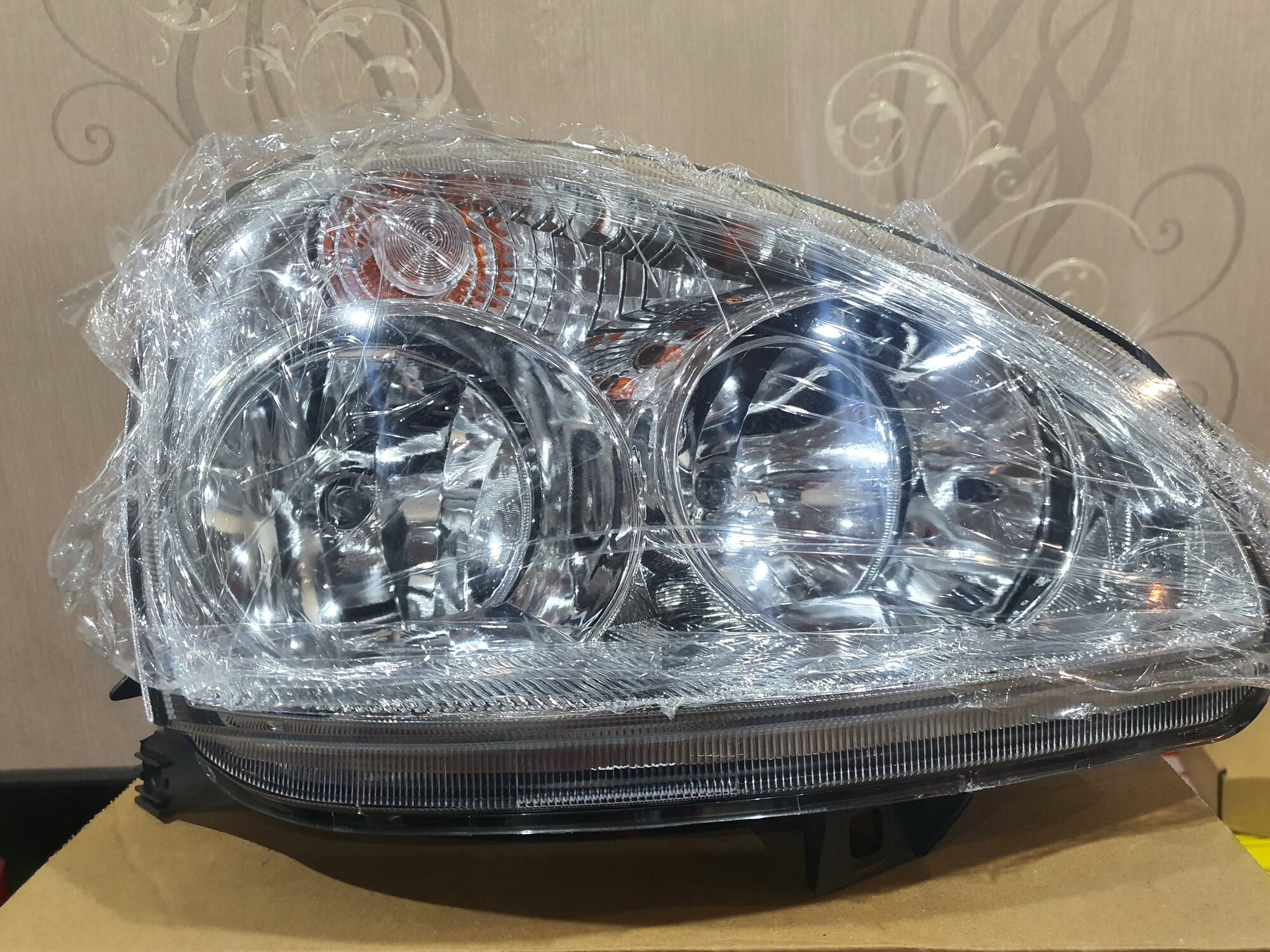 Фары Передние Ваз Лада Приора 2 с Дхо 2170 2172 и тд . Правая И левая. Цена за Пару 2 Штуки.