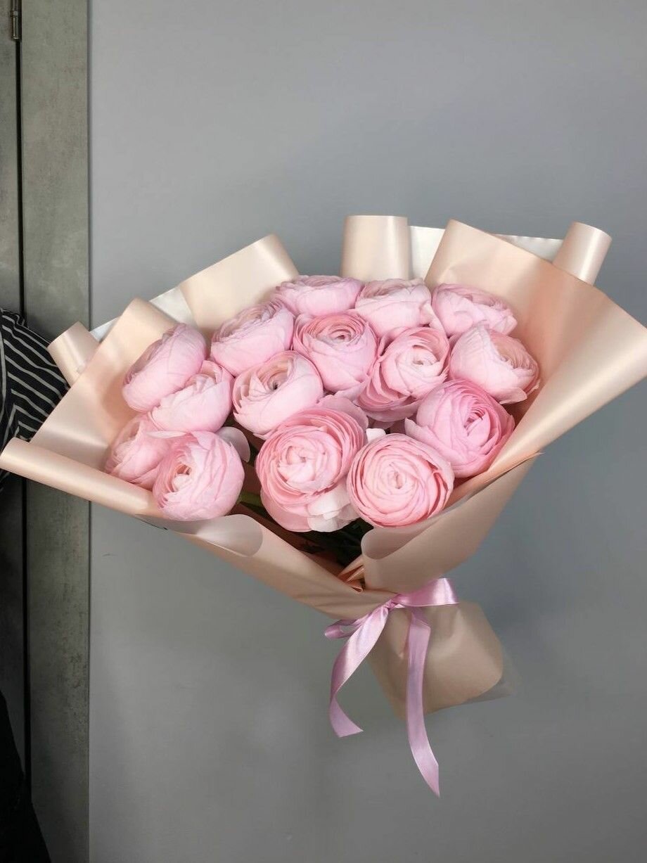 Розовые ранункулюсы Премиум