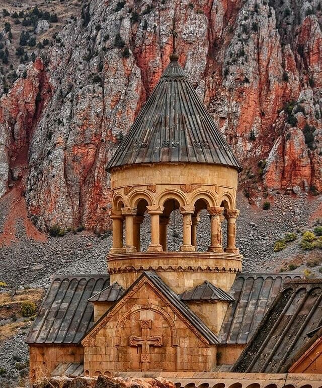 Алмазная живопись "Виды гор Хорвирап и Арарат в Армении", 5D, круглая, 40x50 см. Производитель: Brose Art.