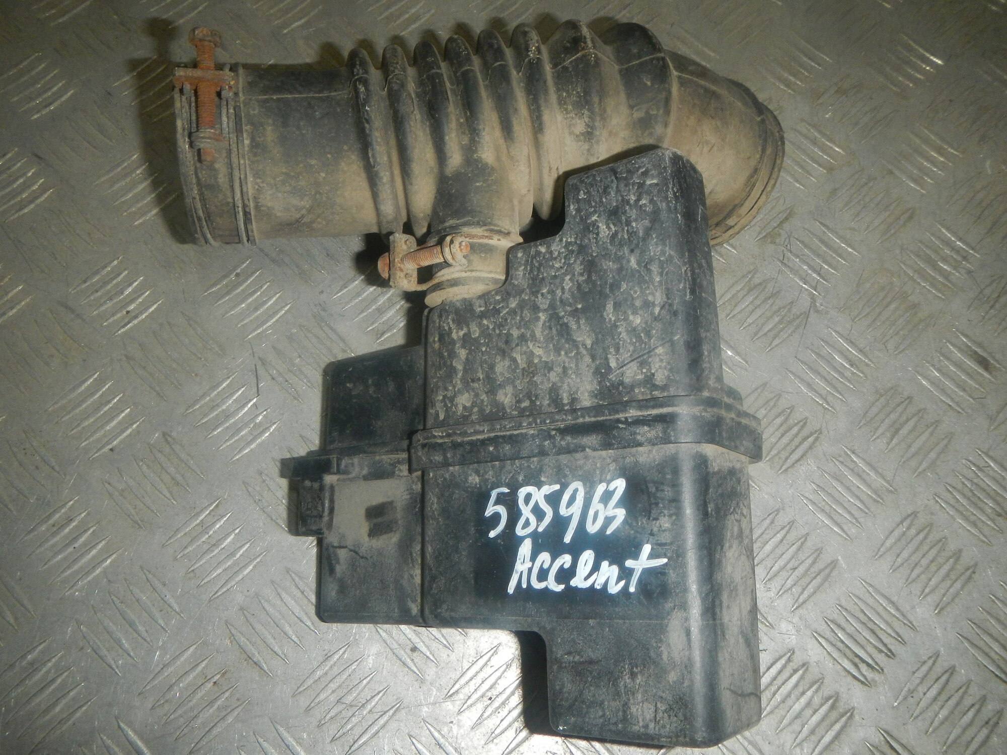 Б/У Резонатор воздушного фильтра, Hyundai (Хендэ)-ACCENT (00-12) HYUNDAI ACCENT (00-12) Без видимых повреждений 585963 H...