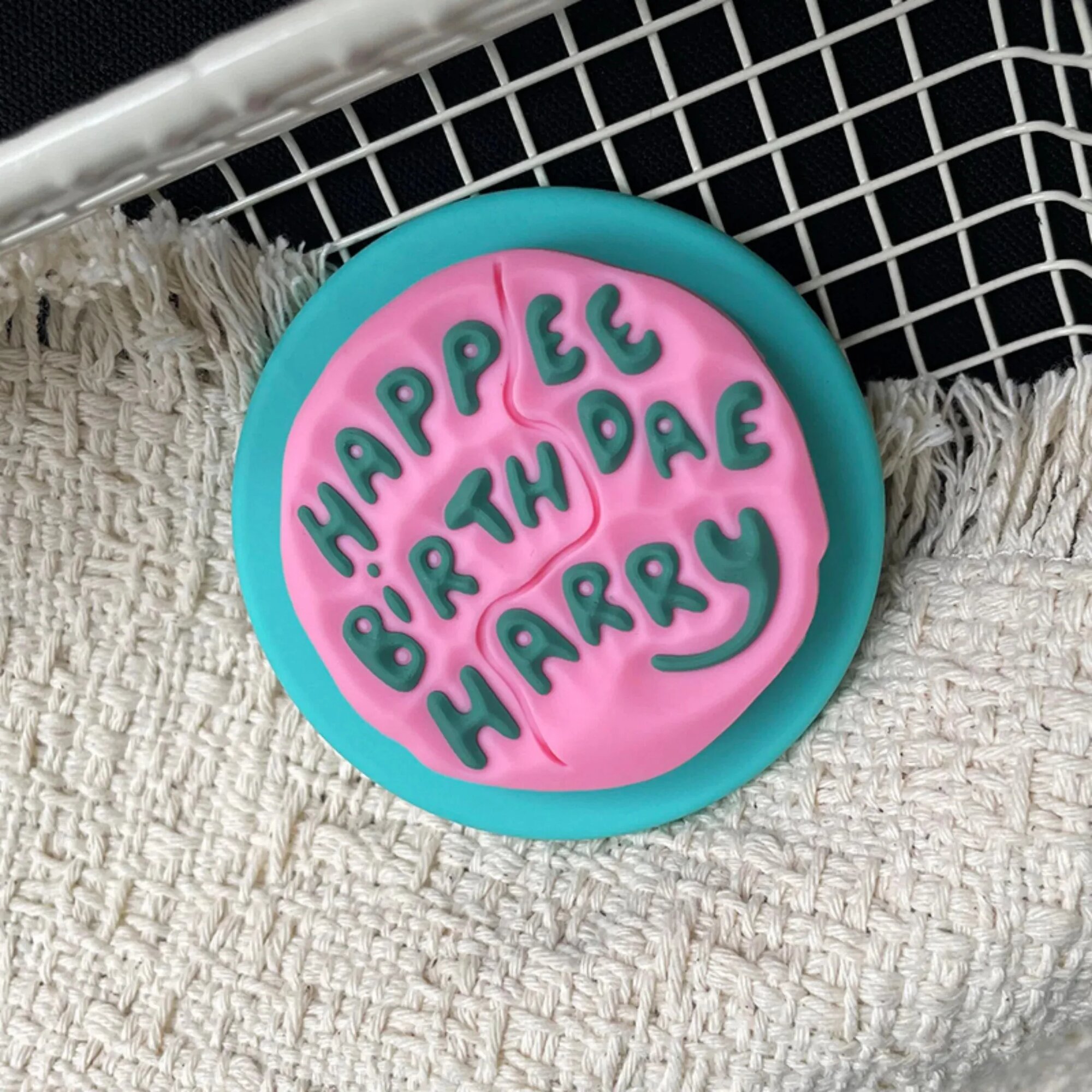 Розовый магнитный держатель для телефона с надписью "Happy Birthday Harry", зеленый