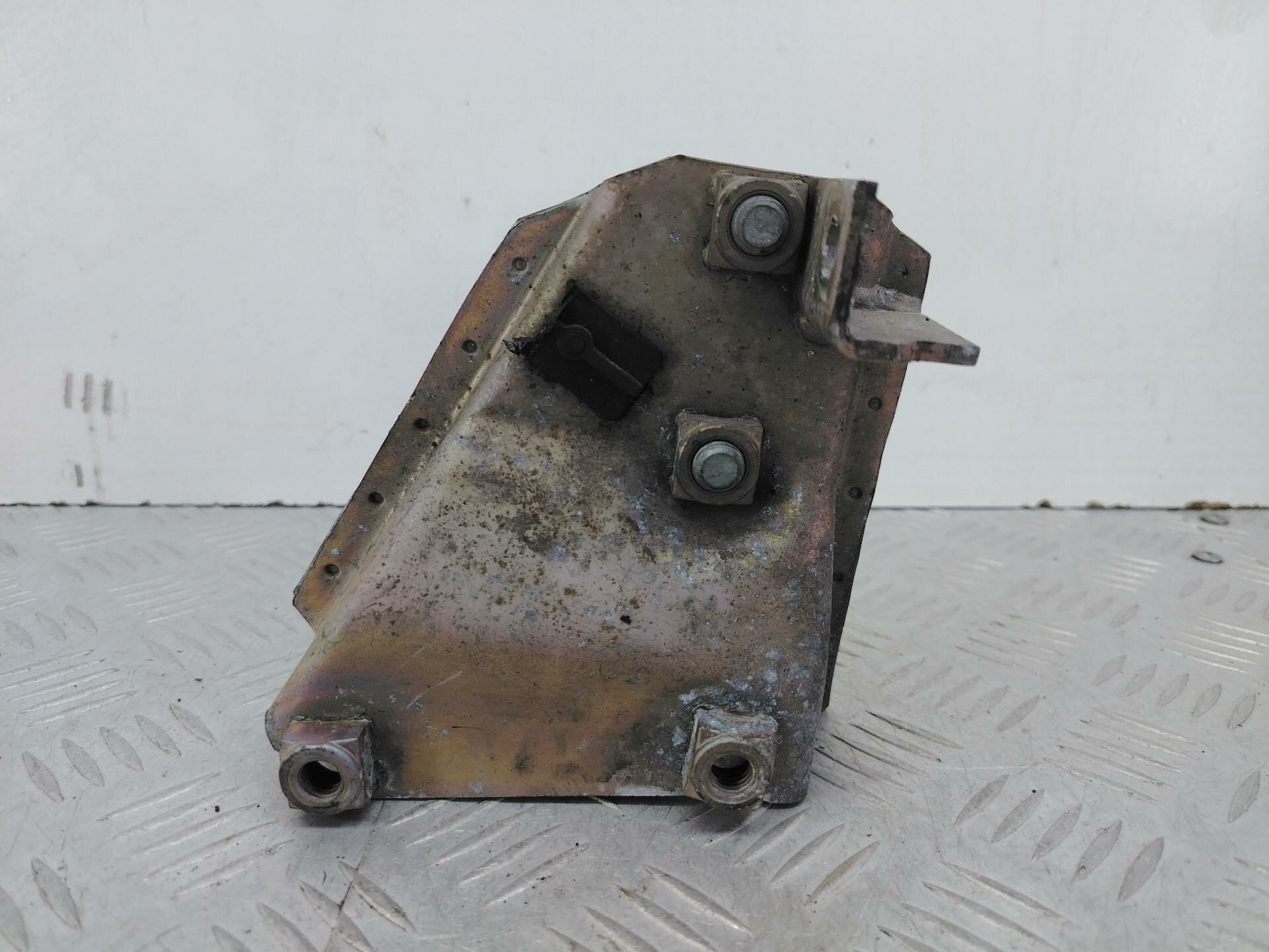Кронштейн коробки (балка кпп) Volkswagen Transporter T4 (1990 - 2003)