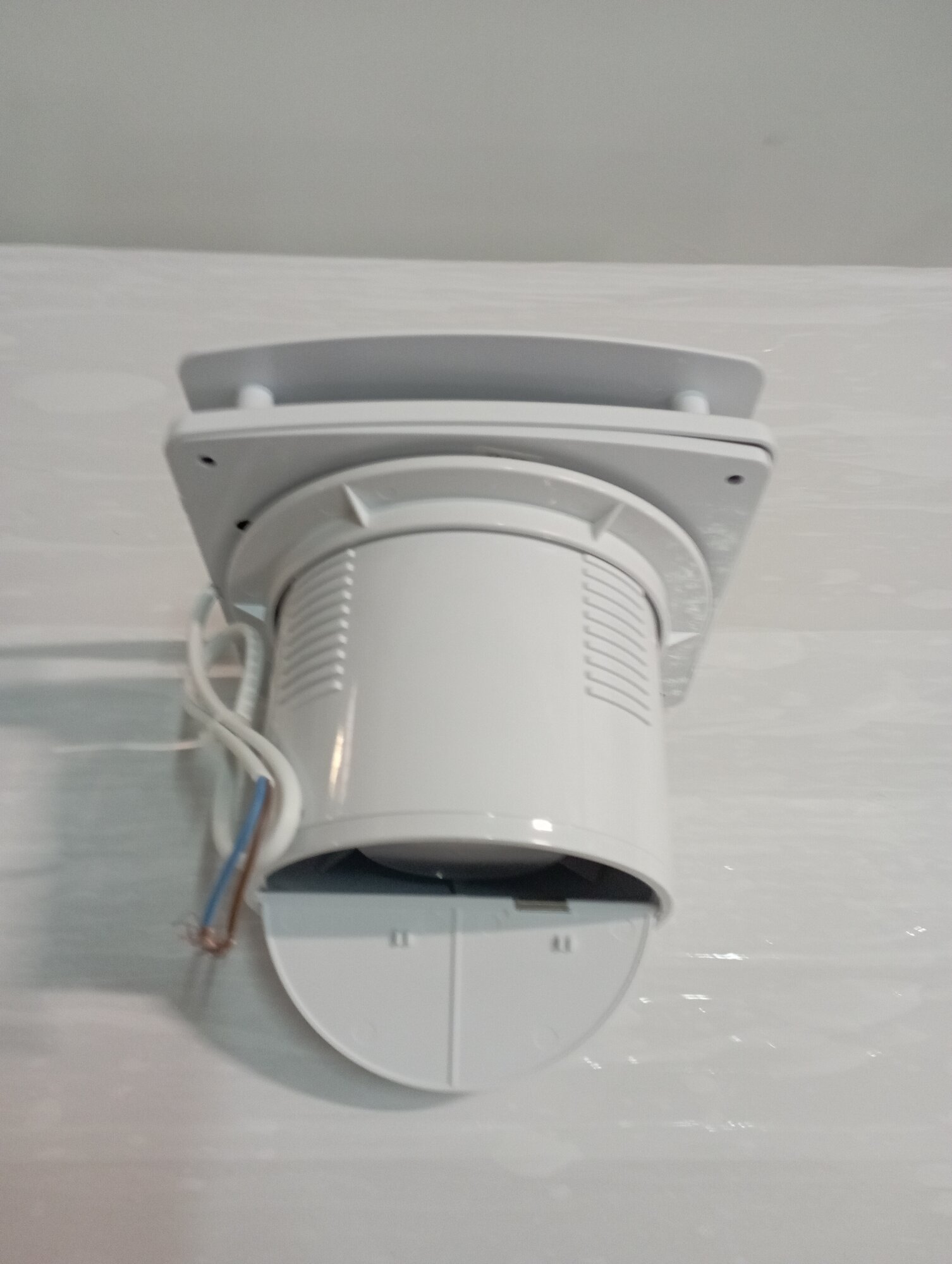 Вытяжной вентилятор MAUNFELD MFX12W