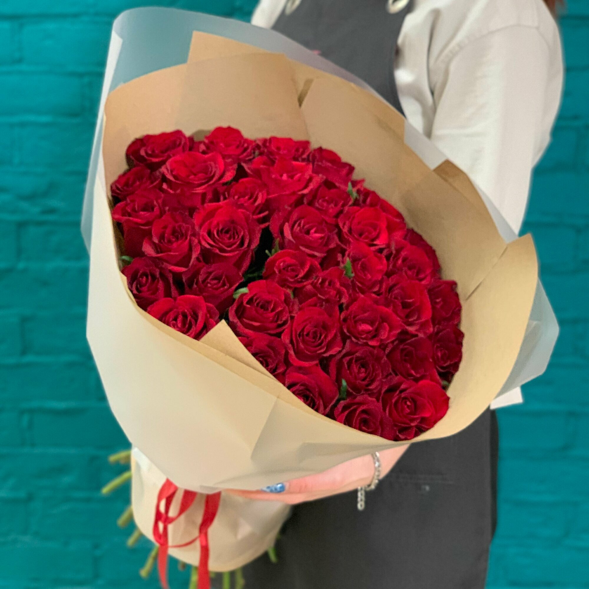 Букет из 35 алых роз