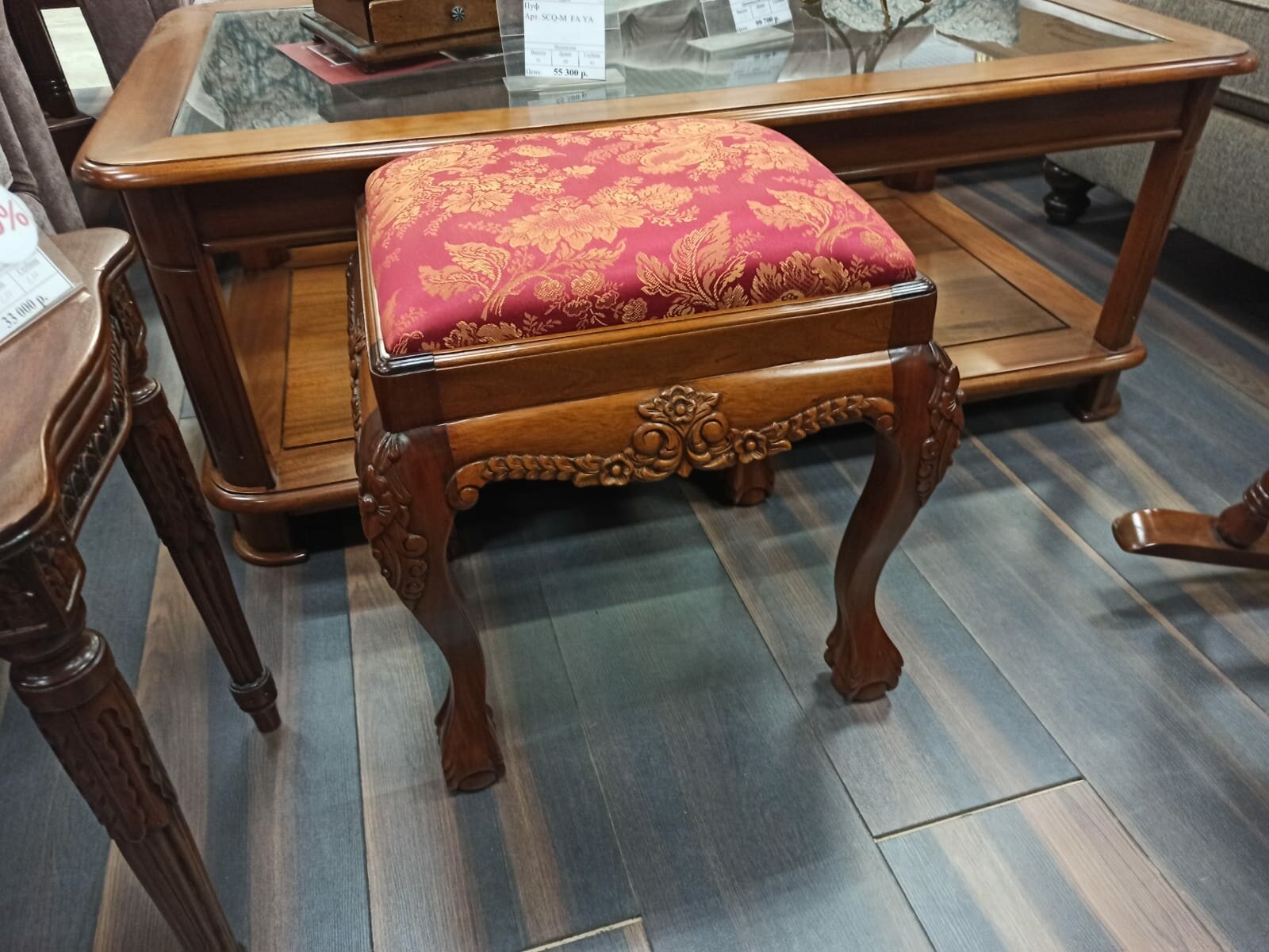 Пуф в стиле Chippendale от DOMKORLEONE с текстильной обивкой YA, красное дерево (mahogany wood), цвет орех NAA