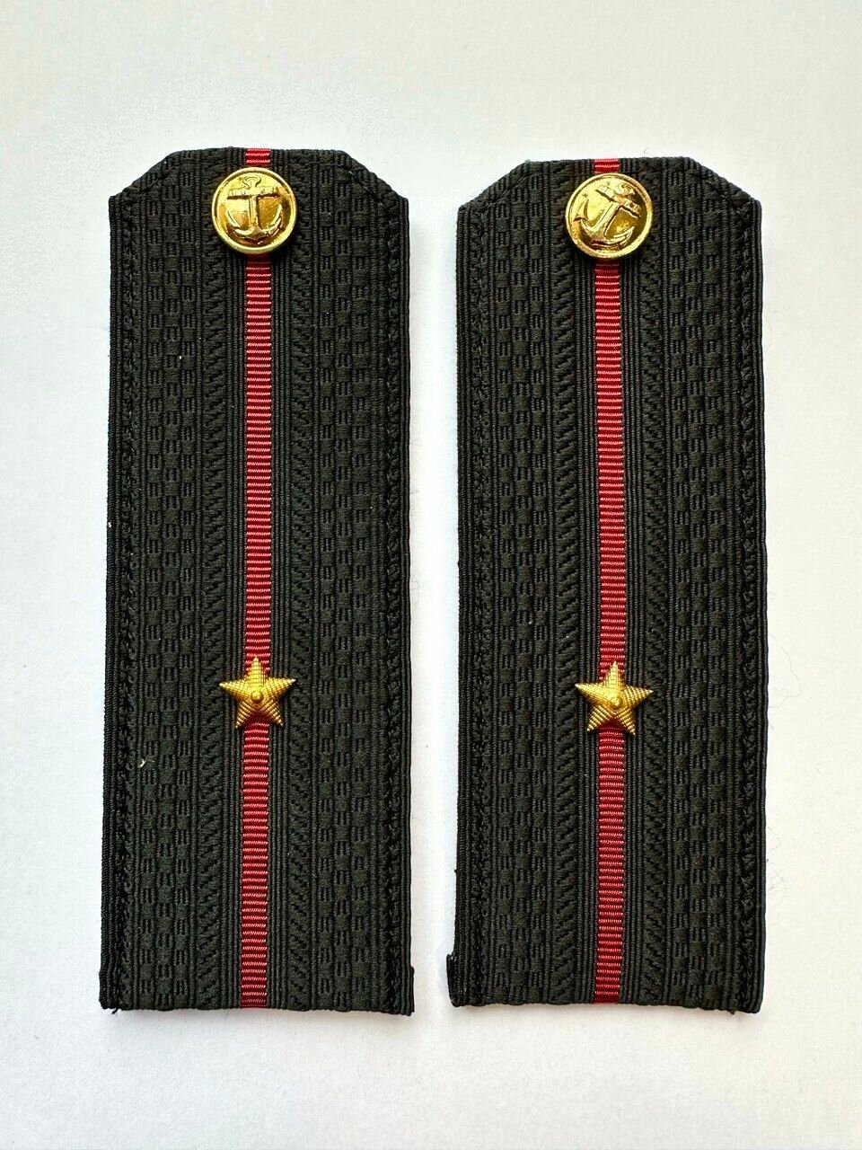 Погоны Морской пехоты повседневные Младший Лейтенант цвет черный с красными просветами