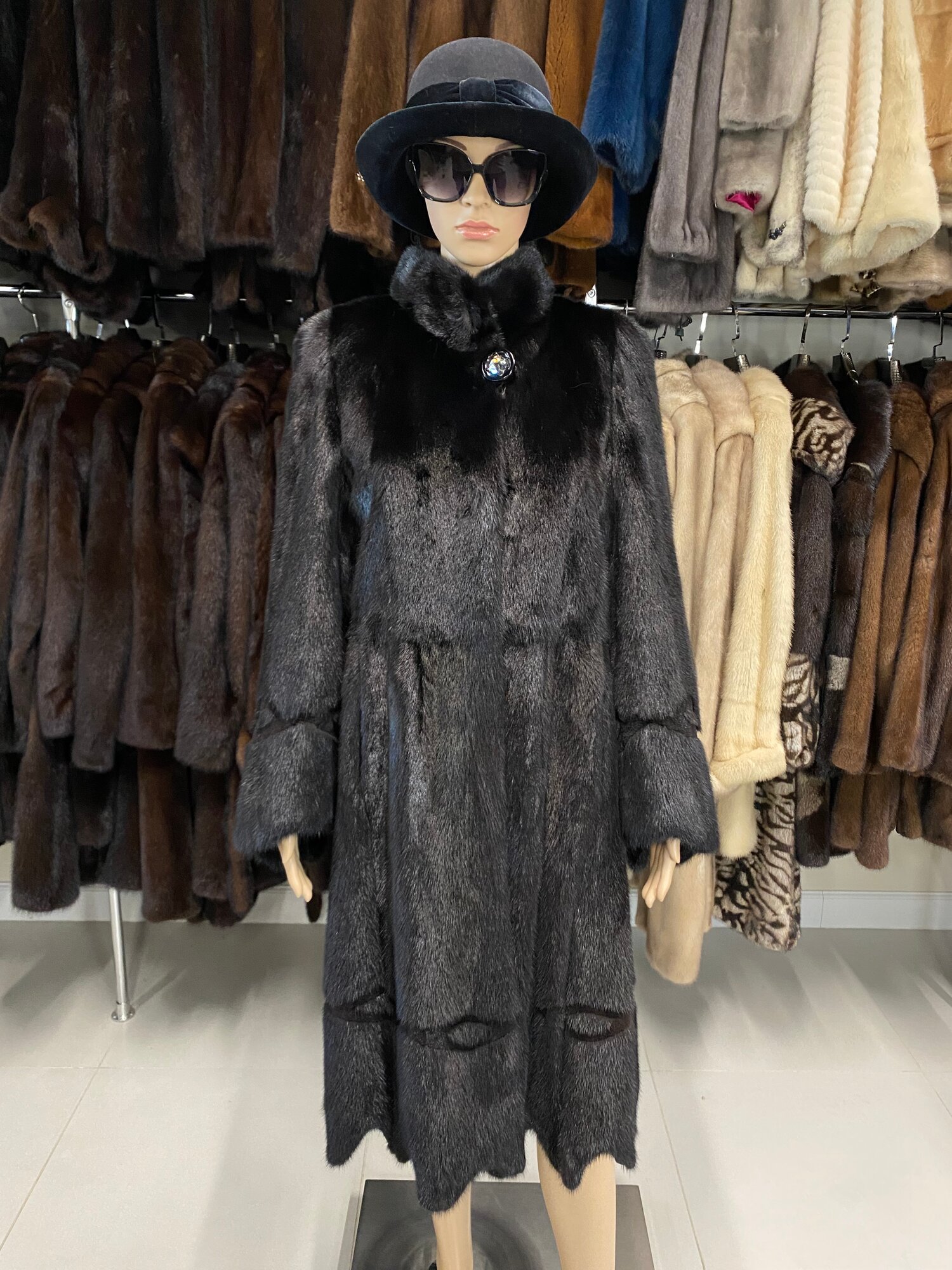 Шуба. Длинная. С воротником. Натуральная. Норка 40- 42 р.